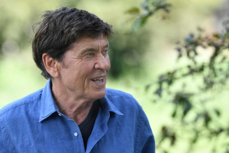 Gianni Morandi Incredibile Selfie Nudo Bufera Su Instagram