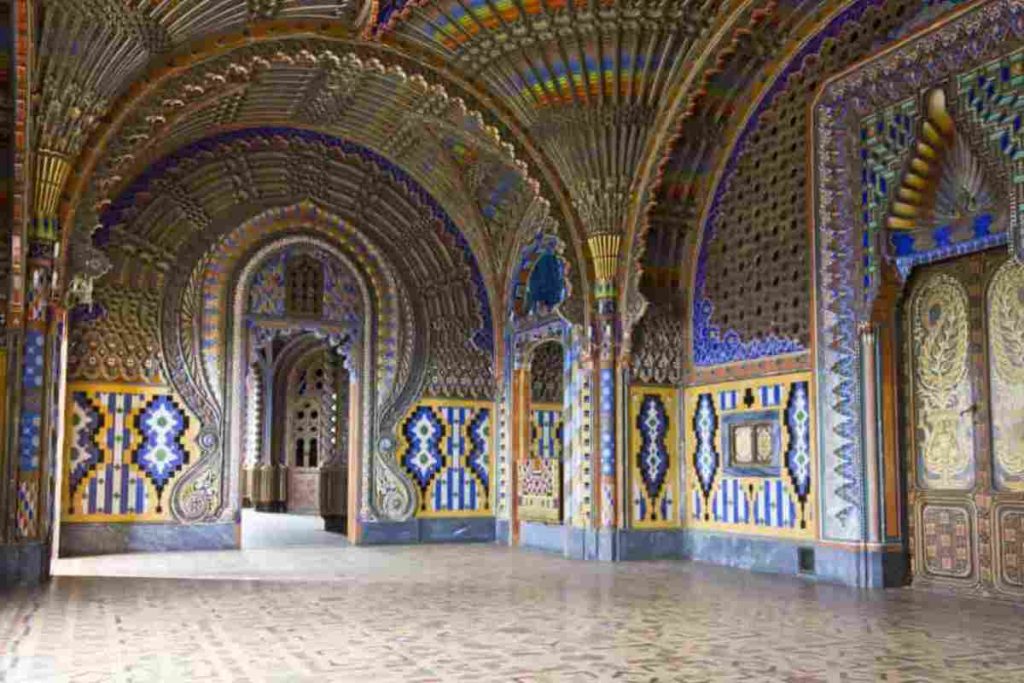 In Italia c'è il castello da Mille e una Notte e non lo conosce nessuno ...